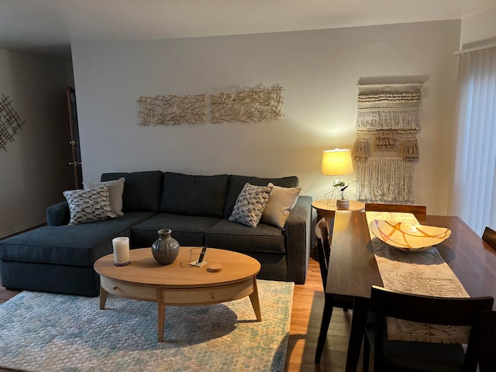 Beautiful & Comfortable 1br With A Pull-out Sofa - Los Angeles, CA