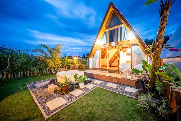 Mezzanine Triangle Cabin With Big Hot Tub - Kintamani
