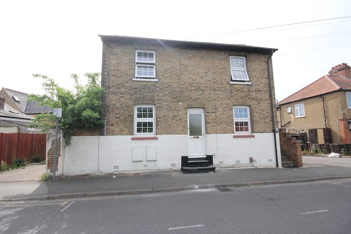 Whitehall Place - Three Bedrooms - Uxbridge