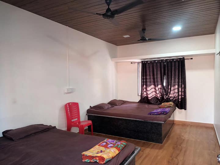 Hemprabha Bed And Breakfast-economy Four Non Ac - Ratnagiri