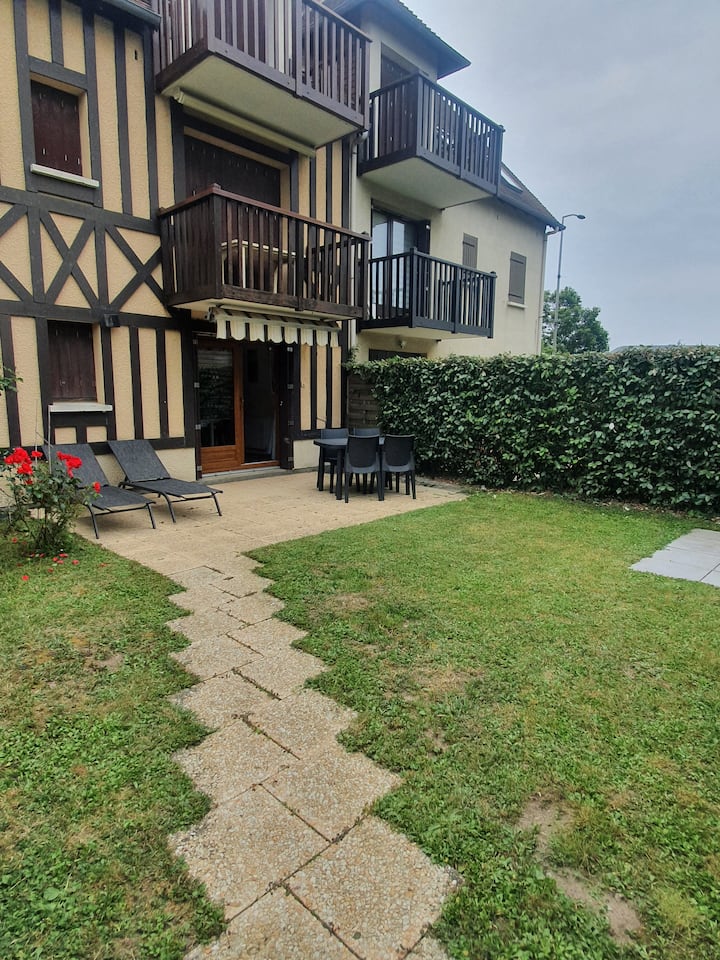 Loue T1 Au Rdc Avec Jardinet - Cabourg
