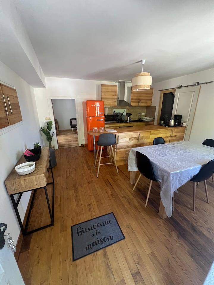 Gîte "La Maison Sur La Place" - Saint-Geniez-d'Olt