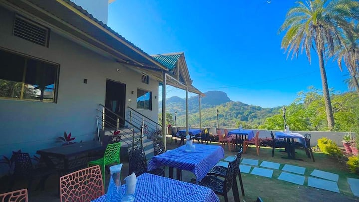 Family Room With Balconey - Mount Abu