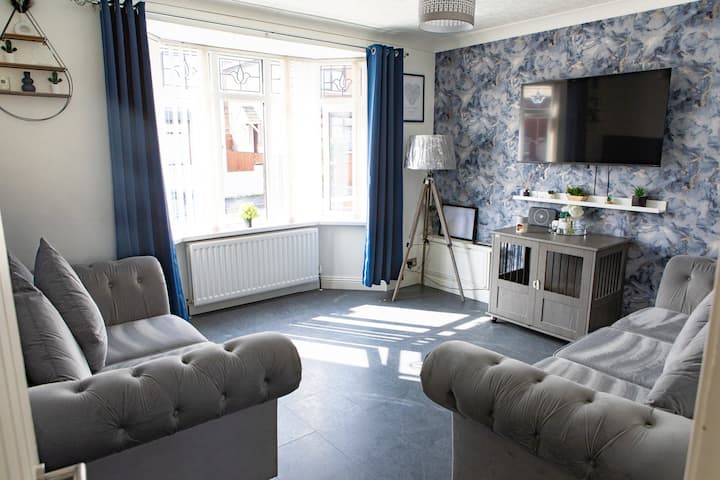 Entire 2 Bedroom House Close To City Centre - Belfast