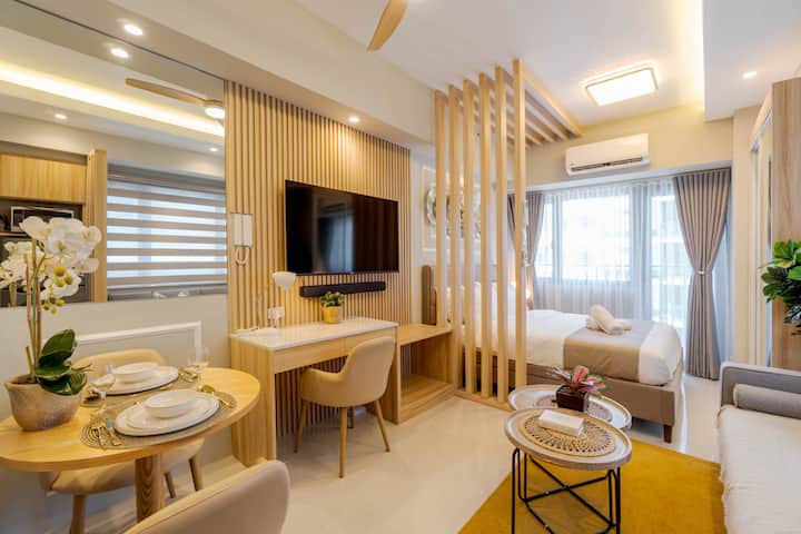 Stylish 1br In Moa Near Airport | Netflix & Disney - Pasay