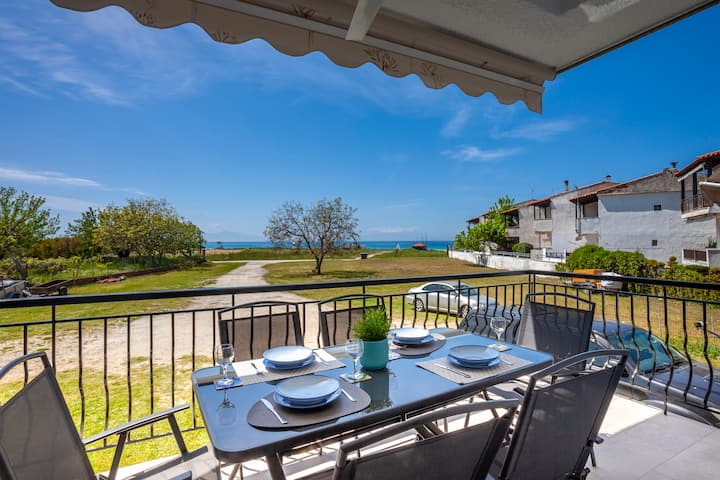 Sunkissed Beachfront Holidayhome - Grecia