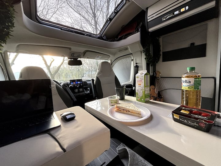 Büro Camper Auf Traumgrundstück - Le Caylar