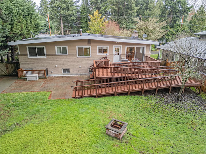 4315 Merch · Large Mercer Island 5b3b Family Home - Bellevue