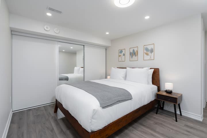 Chic Bsmt Suite•walk To Trinity Bellwoods/queen W - Toronto