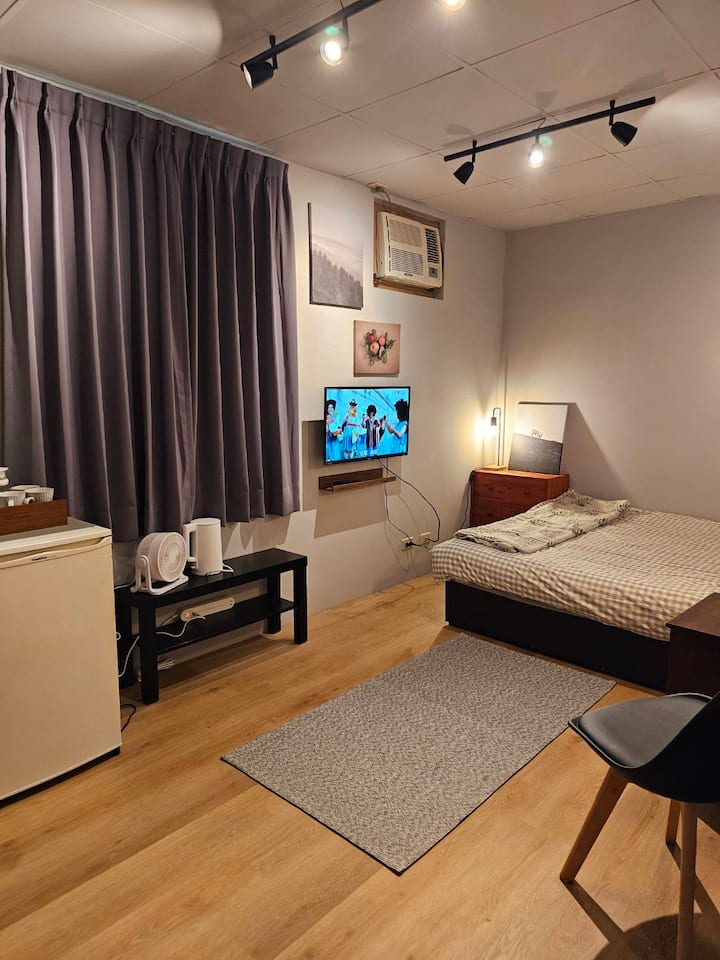 [僅供月租或更久]近機場高鐵桃園大竹，雙人獨立套房內有衛浴，旅宿等級平實價格 - 桃園市