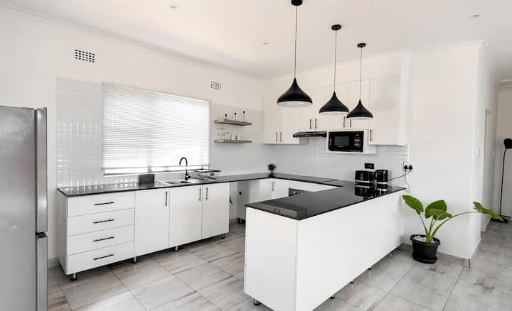 Stunning Luxurious 2-bed Boutique Villa. Area 10 - Malawi