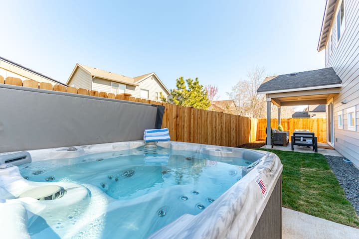 4 Bed | Hot Tub | Patio | Ev Outlet | Fast Wifi - Bend, OR
