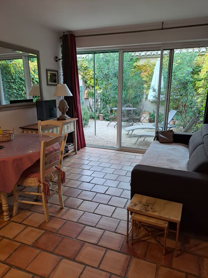 Gîte Au Calme  Patio Et Piscine - Les Baux-de-Provence