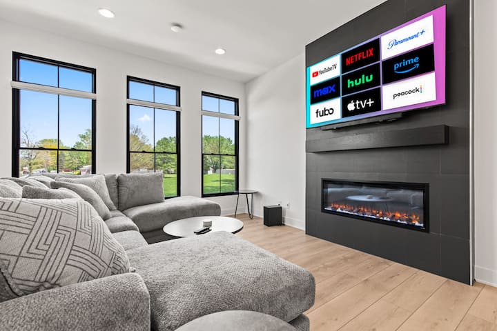 Upscale 4br Townhome – Walk To Shops & The Monon! - Carmel, IN