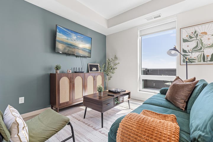 Cozy 1br Uptown | Fitness Center, Rooftop Lounge - Minneapolis−Saint Paul Airport (MSP)