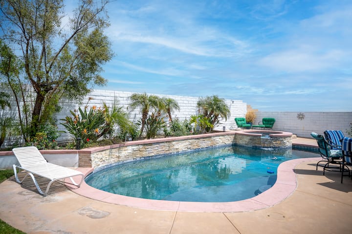 Spacious Pool Backyard With Quiet Neighborhood - Rancho Cucamonga, CA