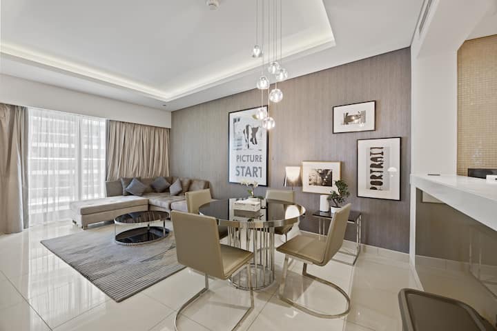 Elite Escapes - Glamorous 1br Damac Paramount B - Dubai Airport (DXB)