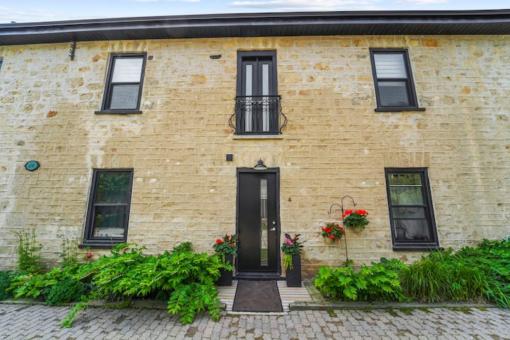 Elegant Loft Retreat Minutes To Elora Main St - 퍼거스