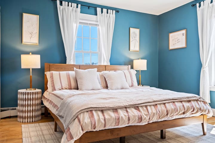 River's Edge Retreat | Dogs Ok | Sleeps 8 - Westbrook, ME