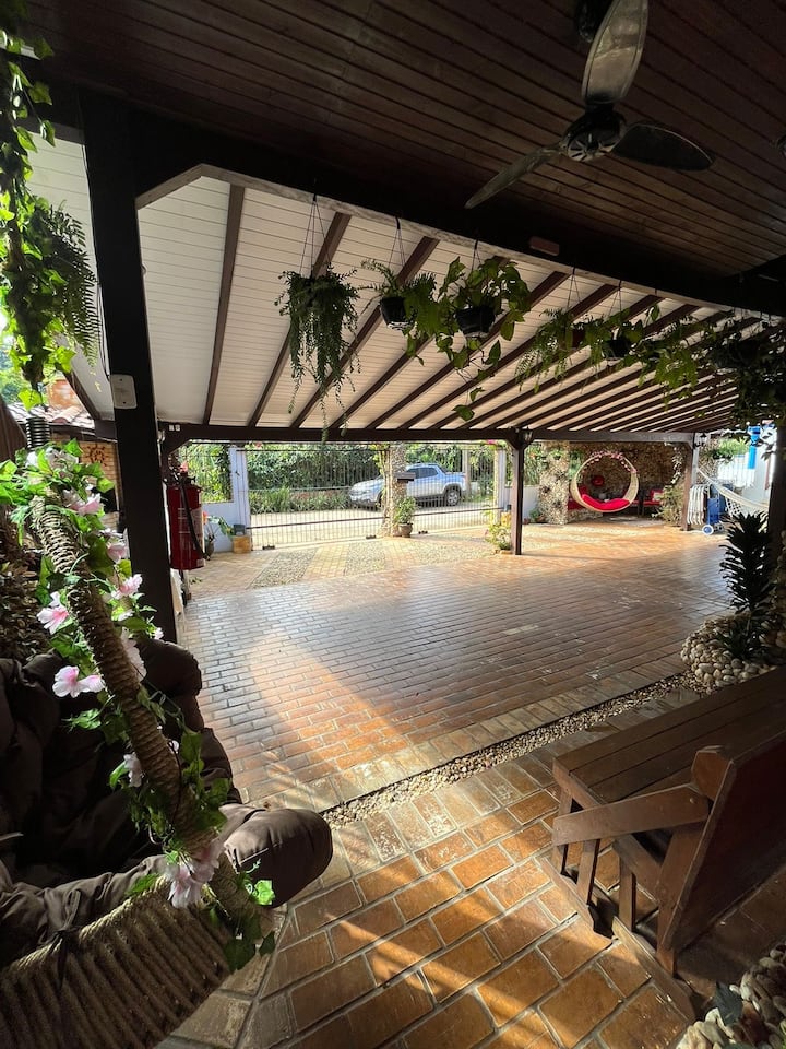 Apartamento Duplo Com 3 Suítes E 2 Hidromassagem - Florianópolis