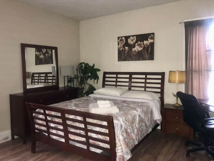 Large Bedroom With Private Bath - Cleveland, OH