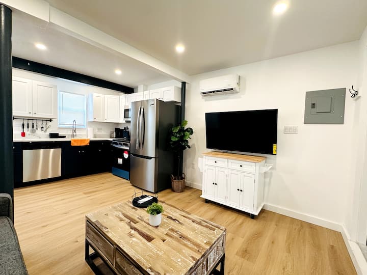 1 Bed Apt Short Drive To Beach - Clearwater, FL