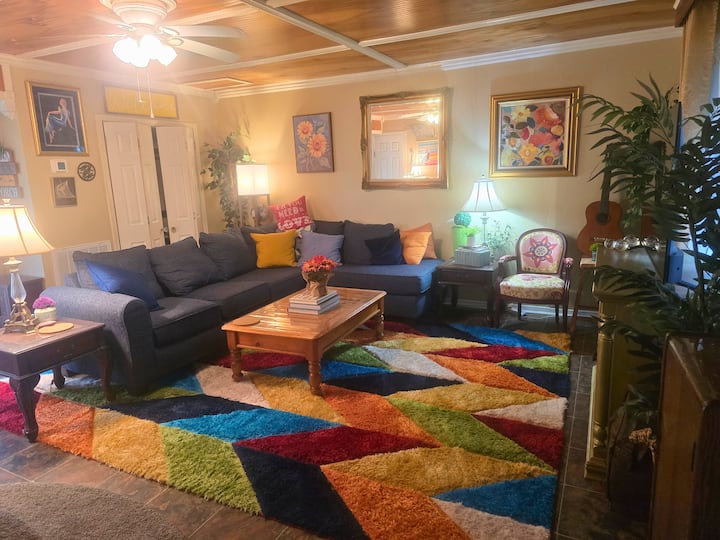 The Yellow Submarine Inn - Highlands, TX