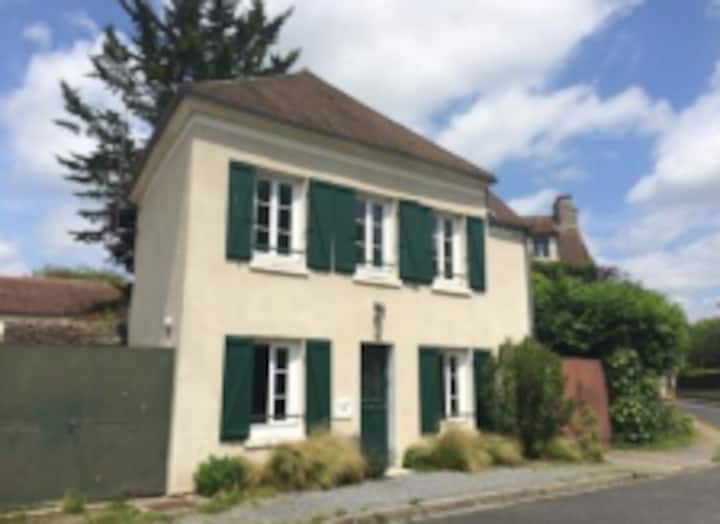 Charming Cottage Near Disneyland - France