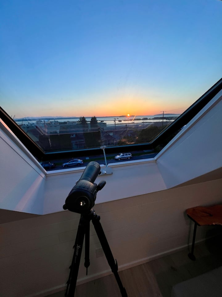 Cozy Dt Everett Charm + Views - Everett, WA