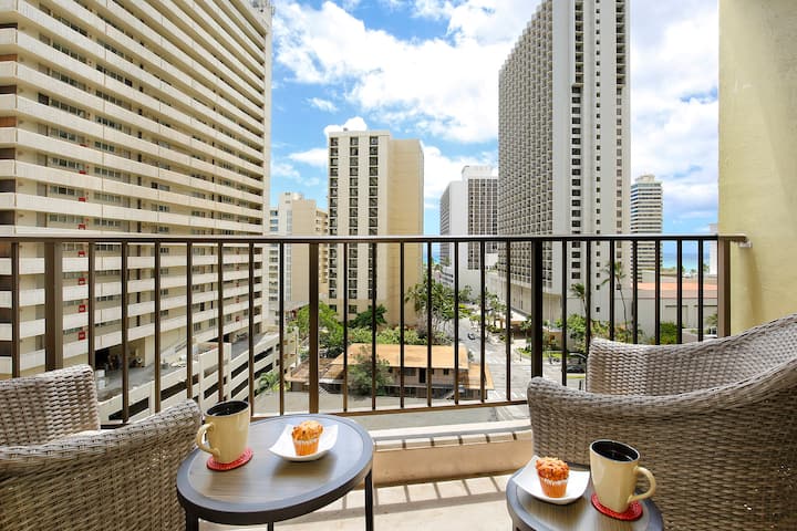 Ocean View Balcony Pool Parking 1 Bedroom! Wu1004 - Kailua, HI