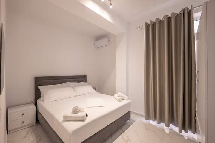 Cozy Apartment Steps From The Sea - Saranda