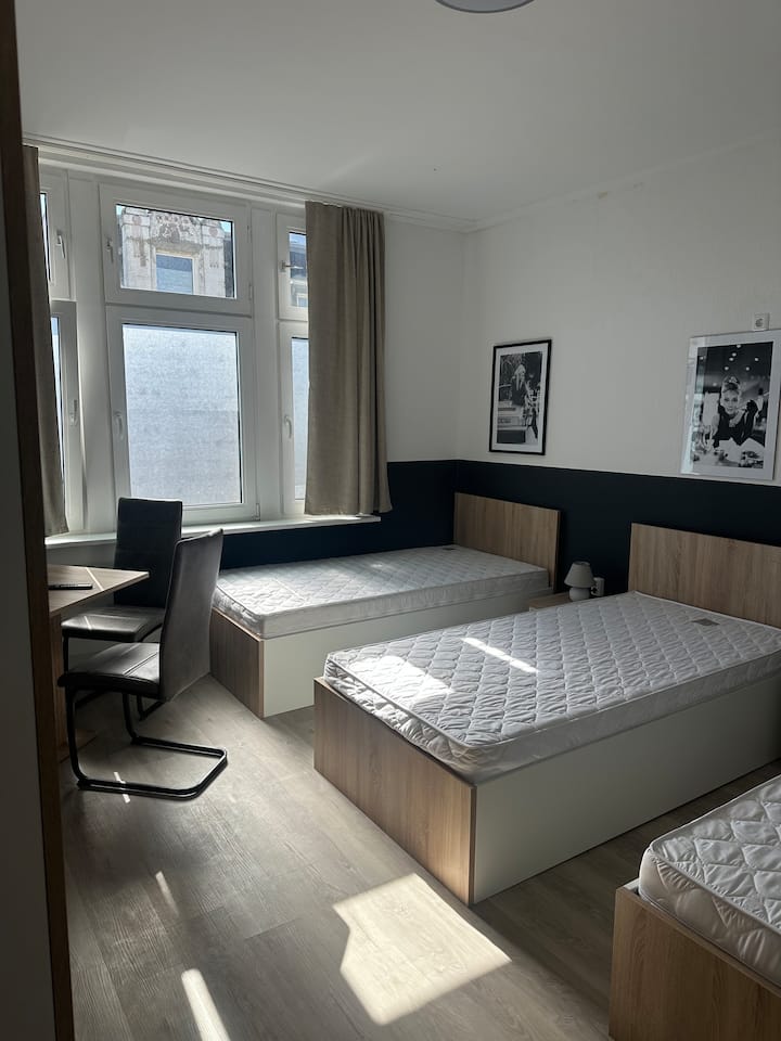 Schönes 3-bett Zimmer - Duisburg