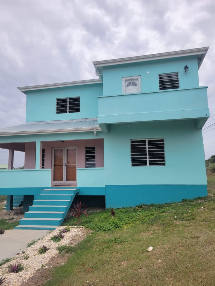 Cozy 3-bedroom Home (Gorgeous View Near Aua) - Antigua and Barbuda