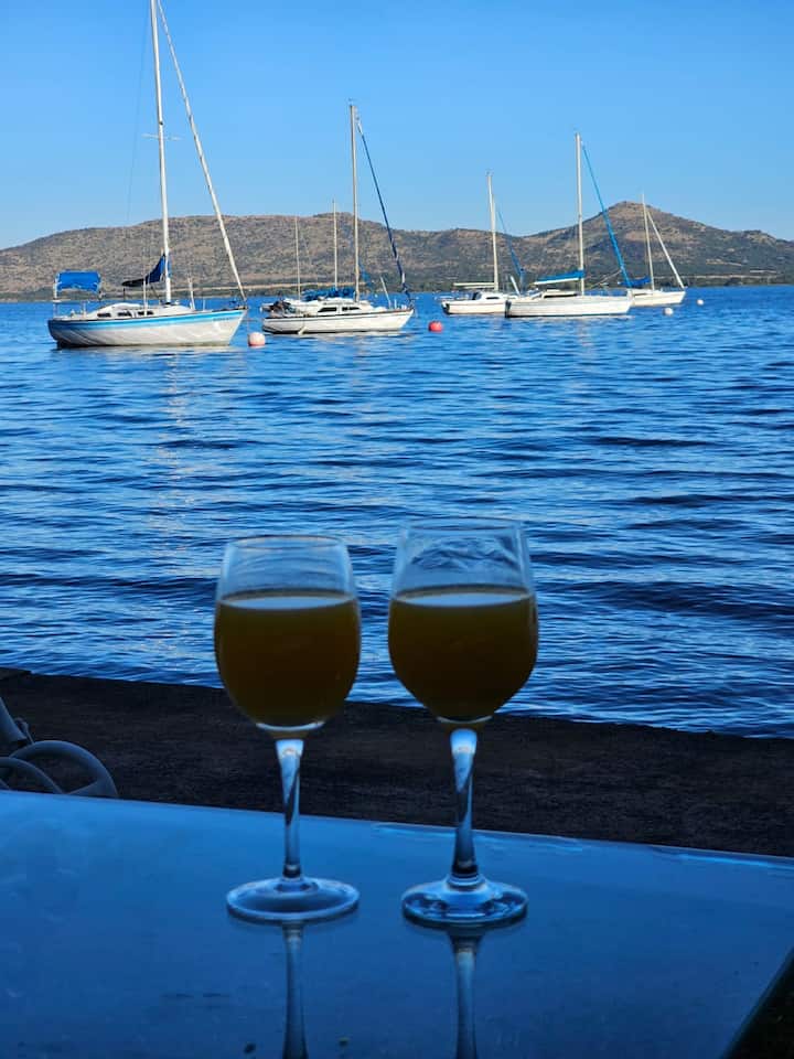 Superior Waterfront Cottage - Hartbeespoort