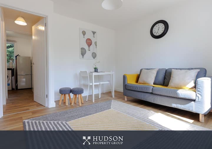 1-bedroom Apartment With Parking - Telford