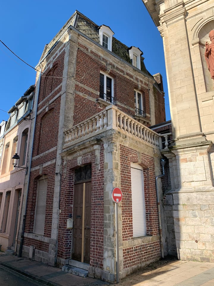 Maison Atypique Au Pied De L'eglise St Géry - Cambrai