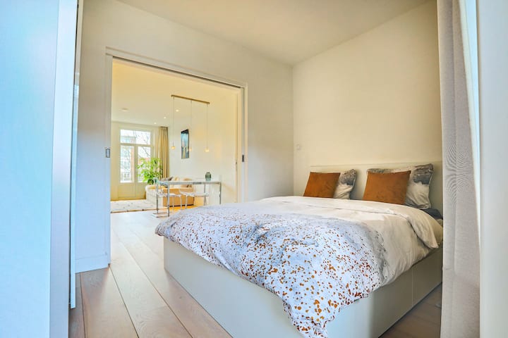 Canal View & Pillow Dreams - Amsterdam