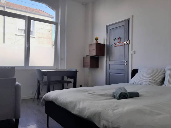 Studio - Stationnement Gratuit - Confort - Wifi - Arras