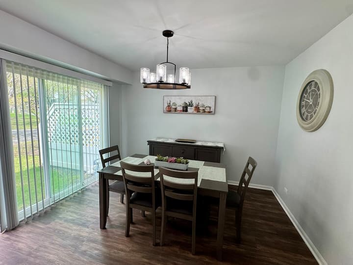 Newly Updated 3br/2.5ba,1 Car Garage, Pets Ok! - Naperville, IL