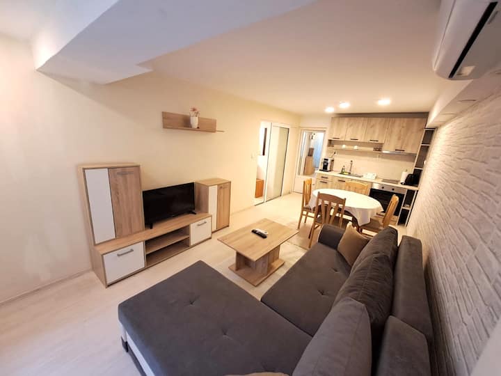 Stylish & Comfortable Flat - 바르나