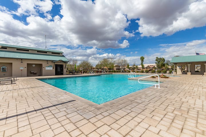 3 Bedrooms & 3 Pools Getaway For Up To 6 People! - San Tan Valley, AZ