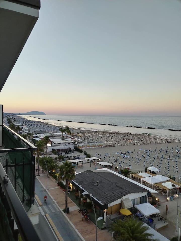 Un Respiro Sul Mare - チヴィタノーヴァ・マルケ