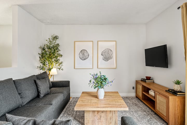 The Alcove - Spacious & Clean - Near Dt & Lrt Stn! - Calgary