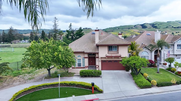 Big Modern Home In Evergreen - San Jose, CA