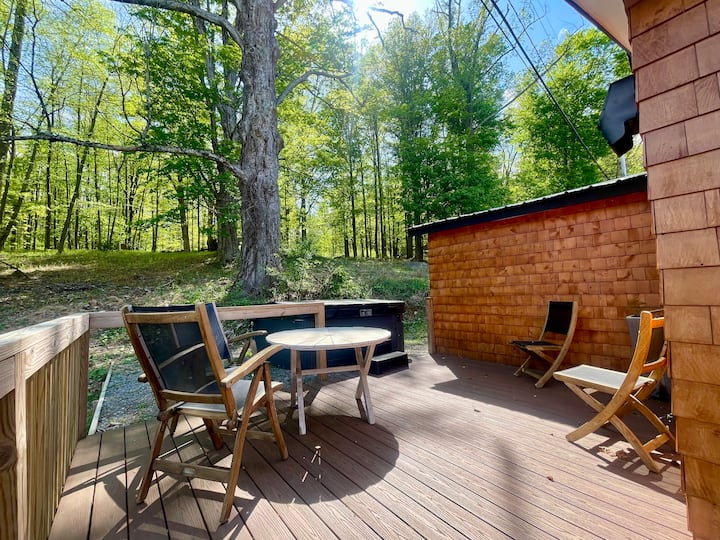 Cove - King Bed Escape W/hot Tub - Ellenville, NY