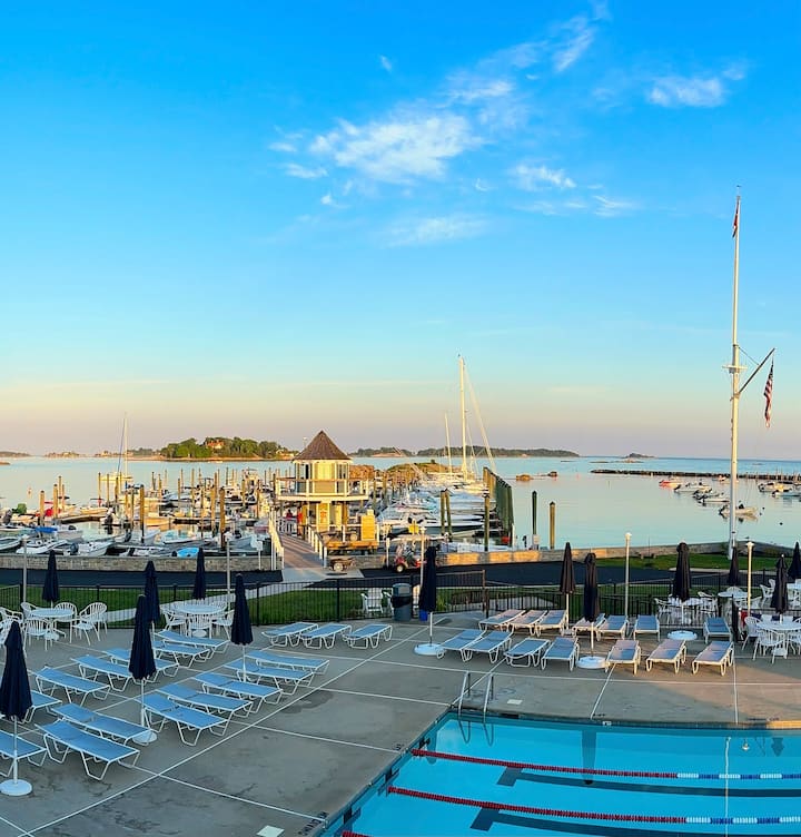 Beautiful Shoreline Cottage - Branford, CT
