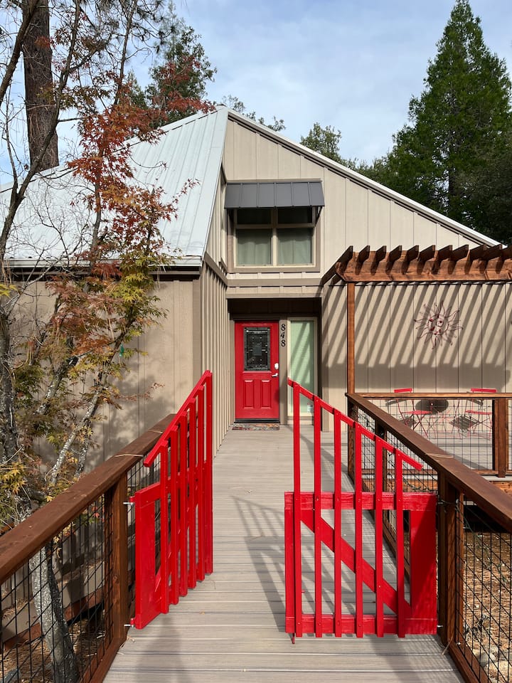 Red Gate Retreat, Walk To Main St! - Murphys, CA