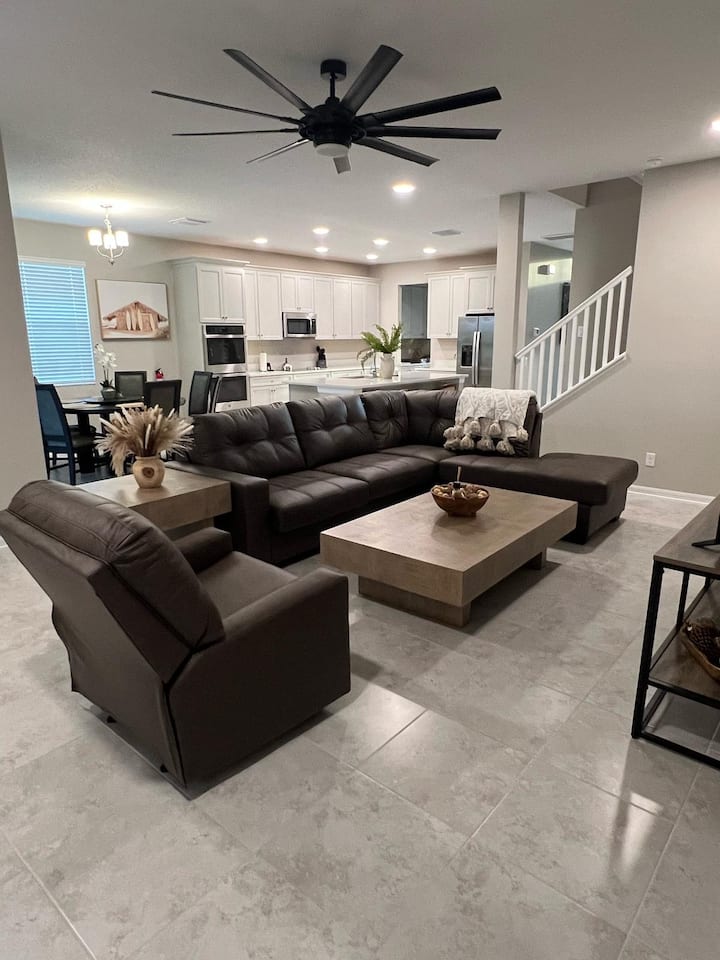 "High-end Big, Bold & Beautiful. - Zephyrhills, FL