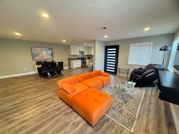 Modern! New 3b2.5b House 10 Mins To Downtown La! - Los Angeles, CA