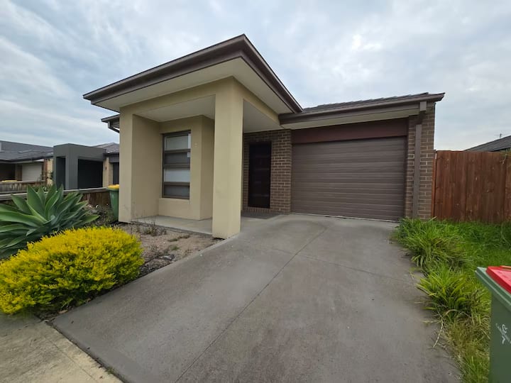 Serenity Home 7 Pakenham - Gumbuya World, Tynong North